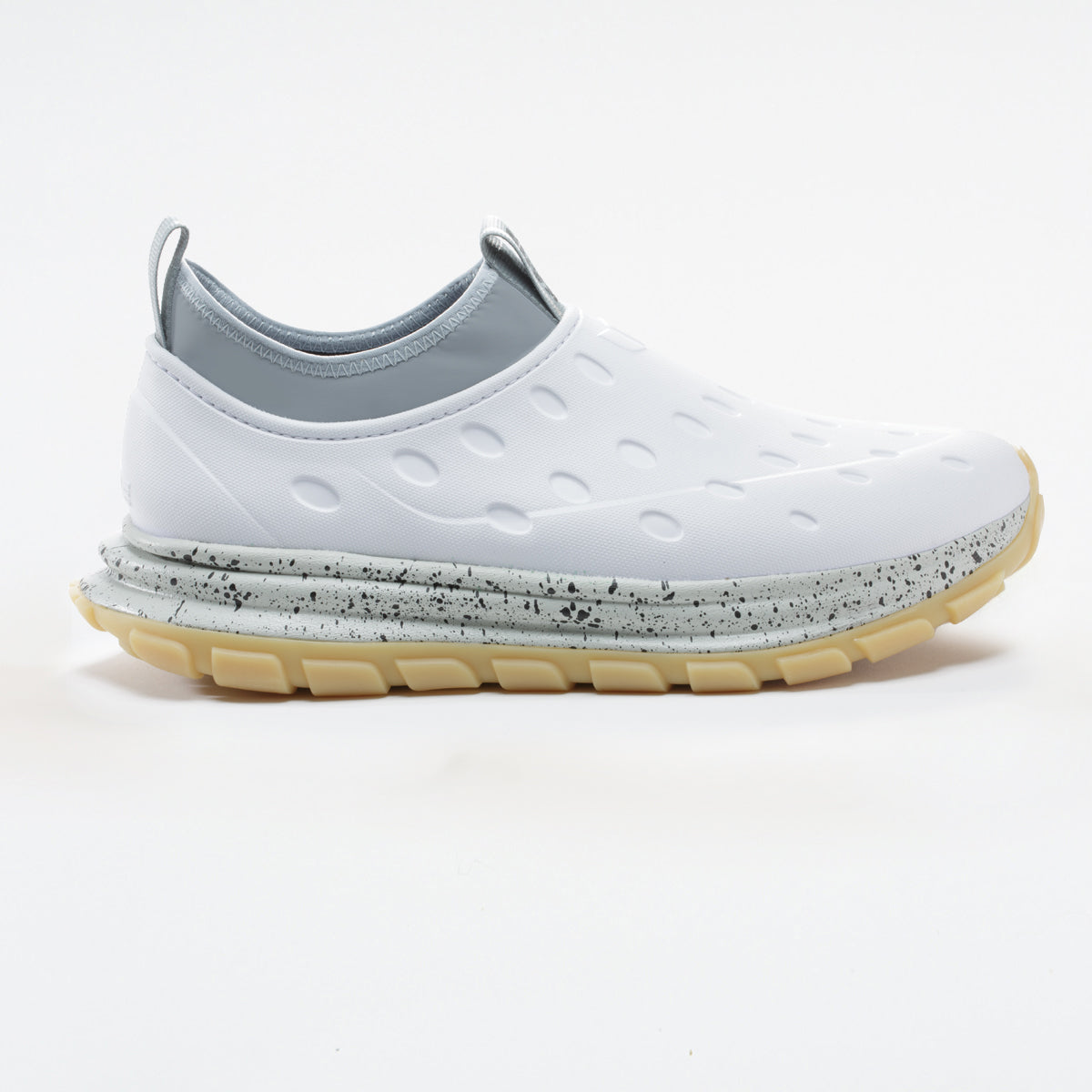 KANE Revive AC – White / Gum – Active Recovery Shoe